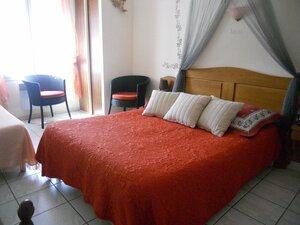 Chez Louis - Chambres d'Hôtes (Occitanie, Lozère, Arrondissement de Mende, La Canourgue, Lieu Dit le Mazelet), otel
