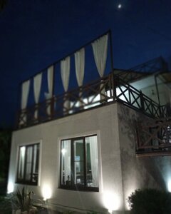 Лавровишня (Татарская улица No:11, Сухум), otel  Suhum'dan
