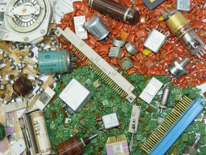 Elektronik cihaz ve parça firmaları Radiolom-a, Moskova, foto