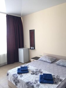 Гостевой дом Панорама (Озёрная улица No:11, посёлок городского типа Новофёдоровка), otel  Kırım Cumhuriyeti'nden