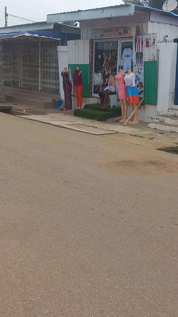 Giyim mağazası Mama Lee Enterprise, Akra, foto