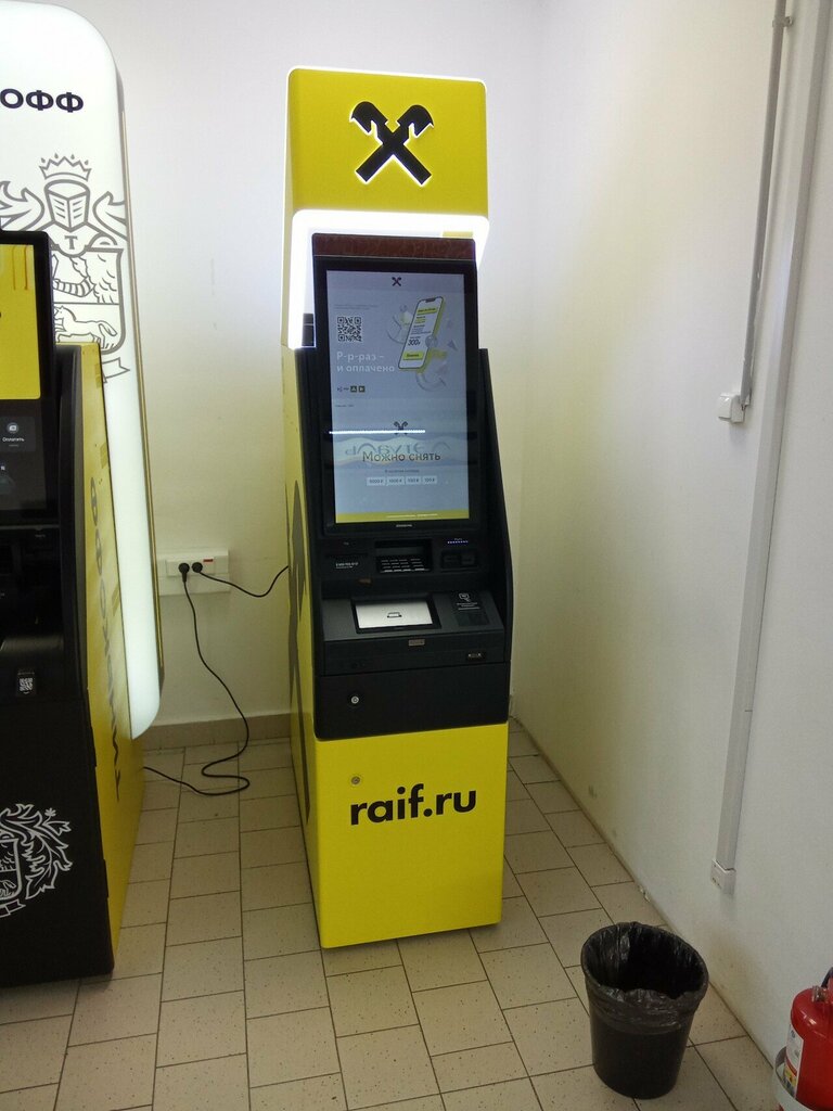 ATM'ler Raiffeisenbank, Saint‑Petersburg, foto