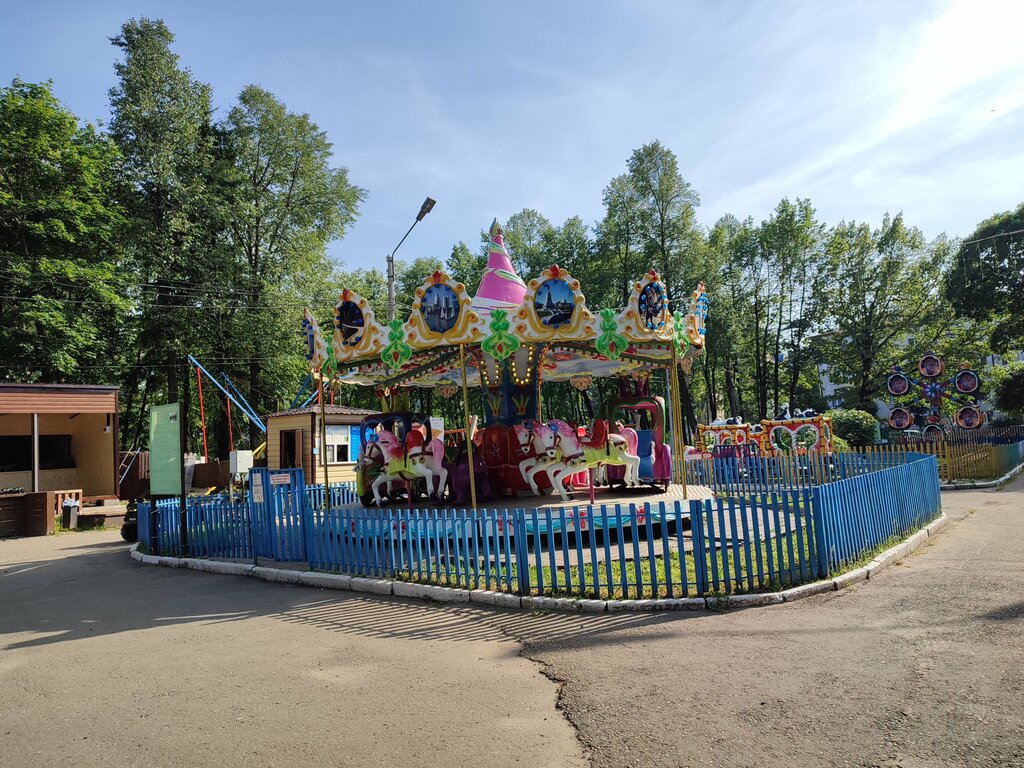 Atraksiyon Свадебная карусель, Cheboksary, foto