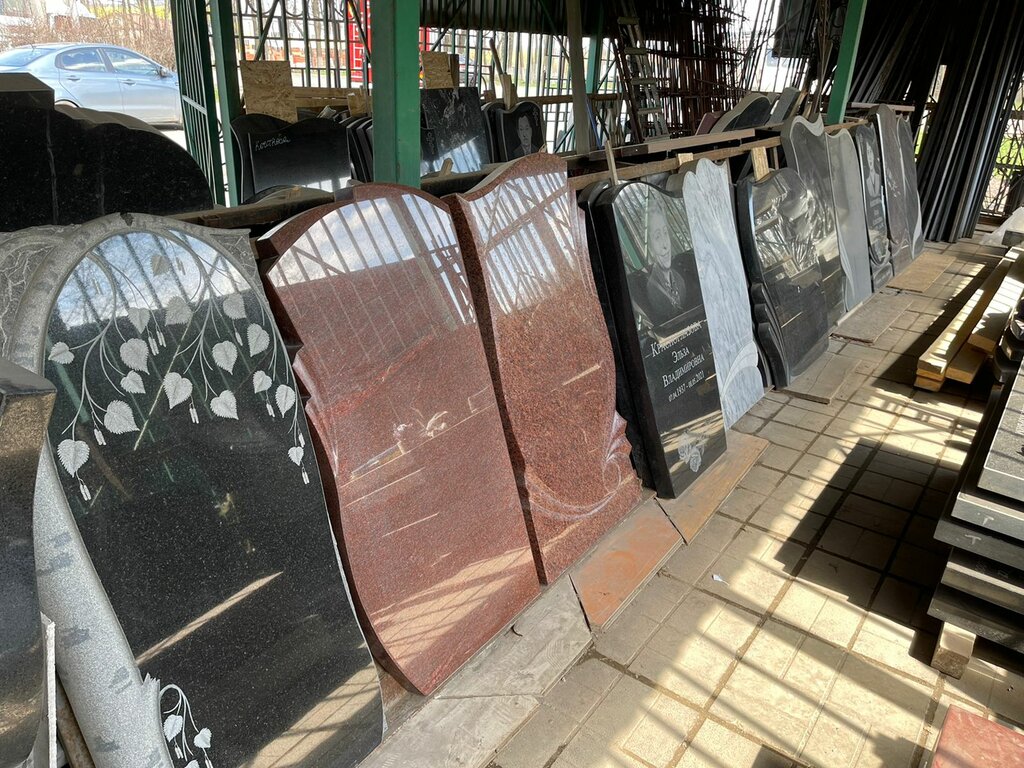 Heykel ve mezarlık taşı üreticileri Гранитная лавка, Tula, foto