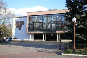 Pałac kultury (vulica Kazlova No:41), kültür ocakları  Salihorsk'tan