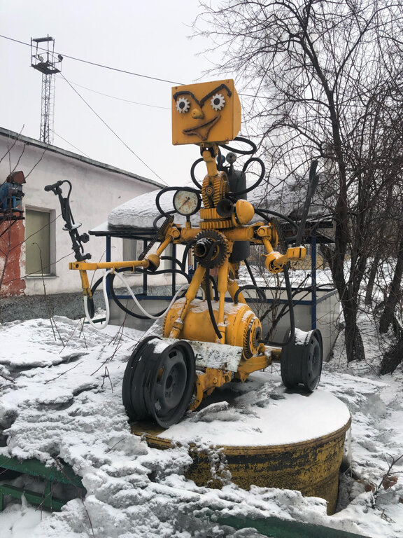 Anıt, heykel Робот В.А.С.Я., Mejdureçensk, foto