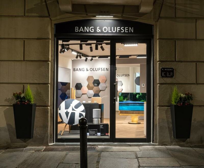 Elektronik eşya mağazaları Bang & Olufsen, Parma, foto