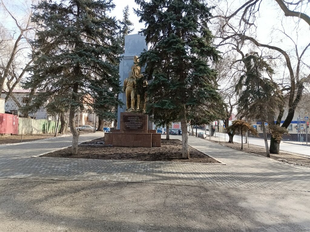Meydan Сквер Героев Краснодона, Saratov, foto