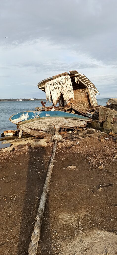 Turistik yerler Затопленное деревянное судно, Kırım Cumhuriyeti, foto