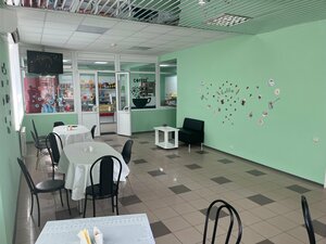 Кафе на 9 Мая (ulitsa 9 Maya No:1М, posyolok Akbulak), kafe  Orenburgskaya oblastından