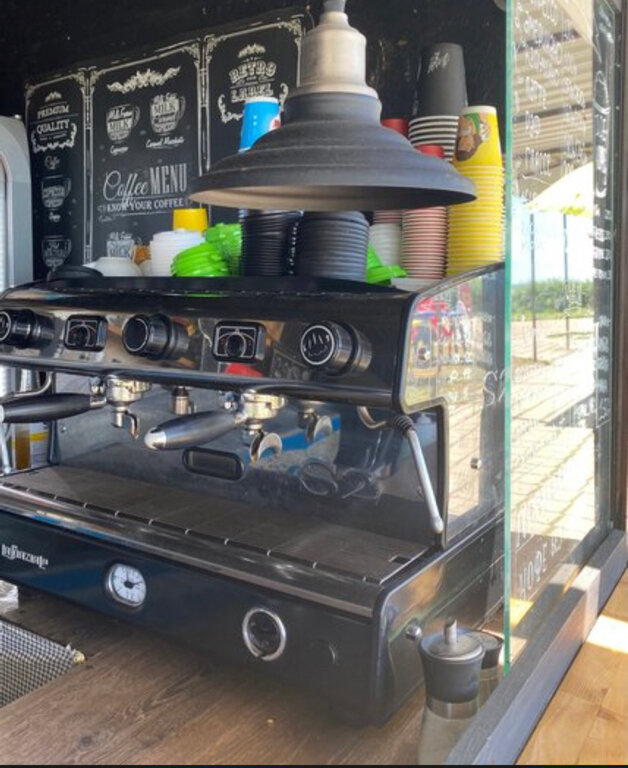 Kahve dükkanları Совершенно Летнее, Kırım Cumhuriyeti, foto