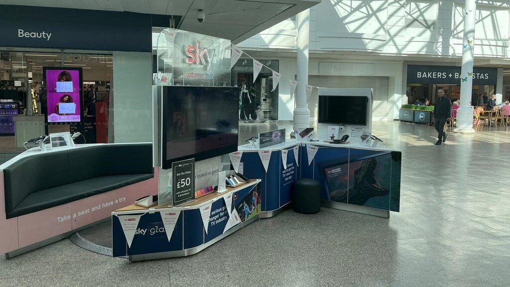 Cep telefonu ve aksesuarları satış mağazaları Sky, İngiltere, foto
