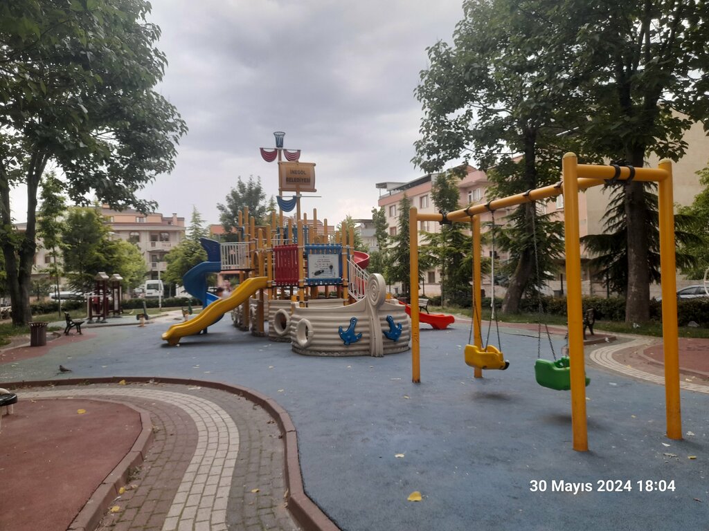 Oyun alanı Oyun alanı, İnegöl, foto