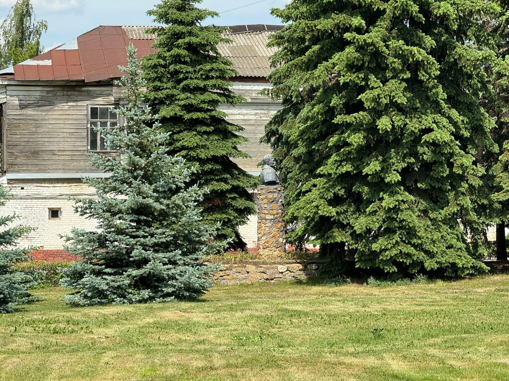Anıt, heykel Феликс Эдмундович Дзержинский, Pavlovski Posad, foto
