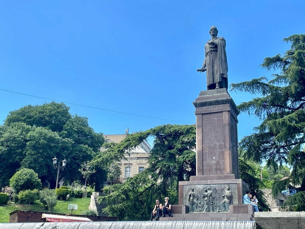 Anıt, heykel Shota Rustaveli, Tiflis, foto