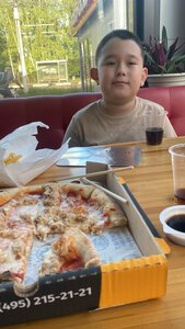 Pirat pizza & sushi (Bolshaya Uchitelskaya ulitsa No:28А, Urban-type Settlement of Rodniki), pizzacılar  Moskova ve Moskovskaya oblastından