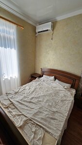 Zentralny Guest House (ulitsa Dzhonua No:48, Sukhumi), otel  Suhum'dan
