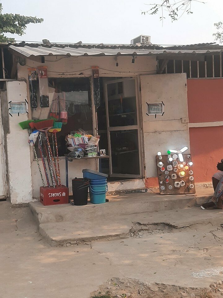 Ev eşyası mağazaları Venda de Lampada, Loanda, foto