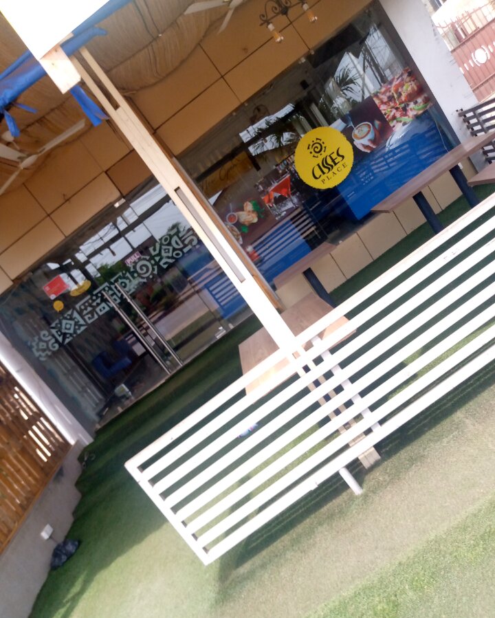 Kafe Cisses Place, Dünya, foto