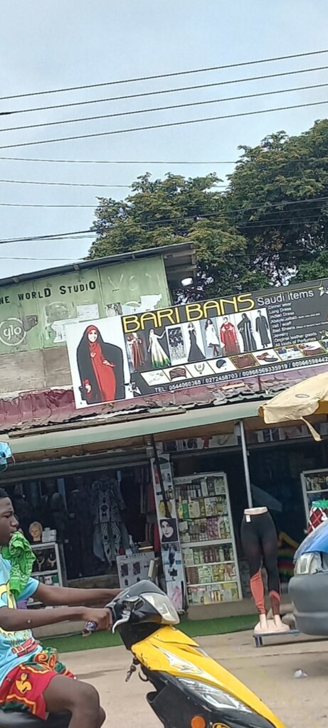 Kozmetik ve parfümeri mağazaları Bari Bans Enterprise, Akra, foto