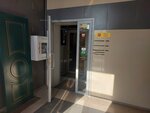 Megatorg (Maqsut Nárikbaev kóshesi No:6), kapılar  Astana'dan