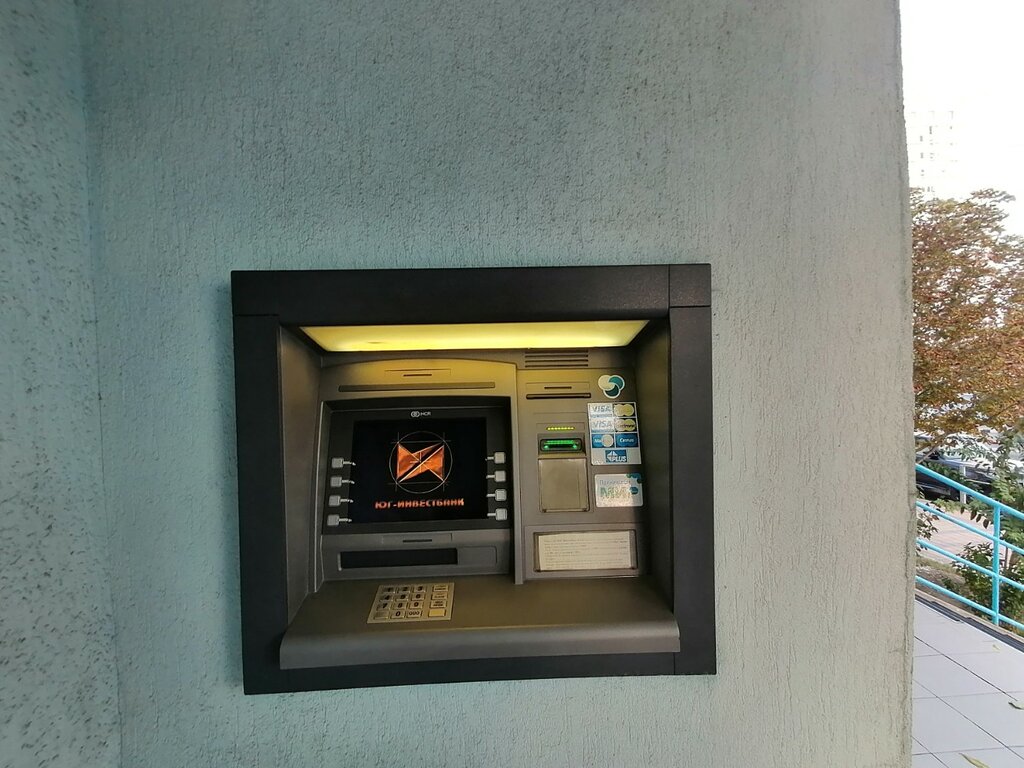 ATM'ler Yug-Investbank, bankomat, Novorossiysk, foto