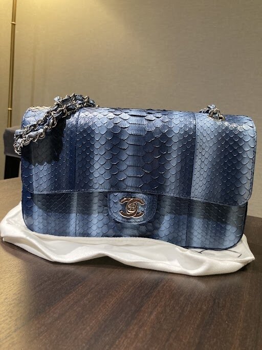 Giyim mağazası 買取サロンkomehyo Ginza Plus, Tokyo, foto