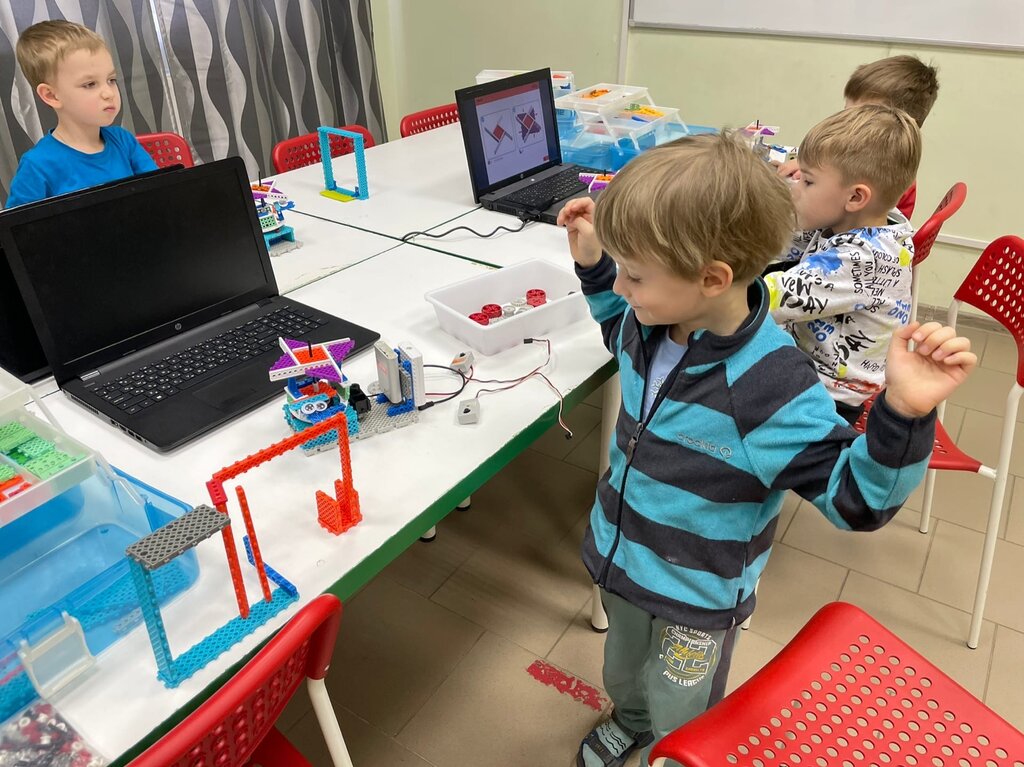 Çocuk ve gençlik merkezleri Hi Robots, Saint‑Petersburg, foto