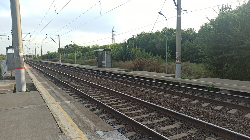 Tren istasyonu остановочный пункт Бытовик, Saratovskaya oblastı, foto