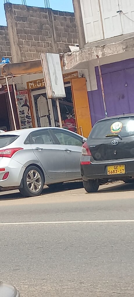 Giyim pazarı M. Green Collection, Akra, foto