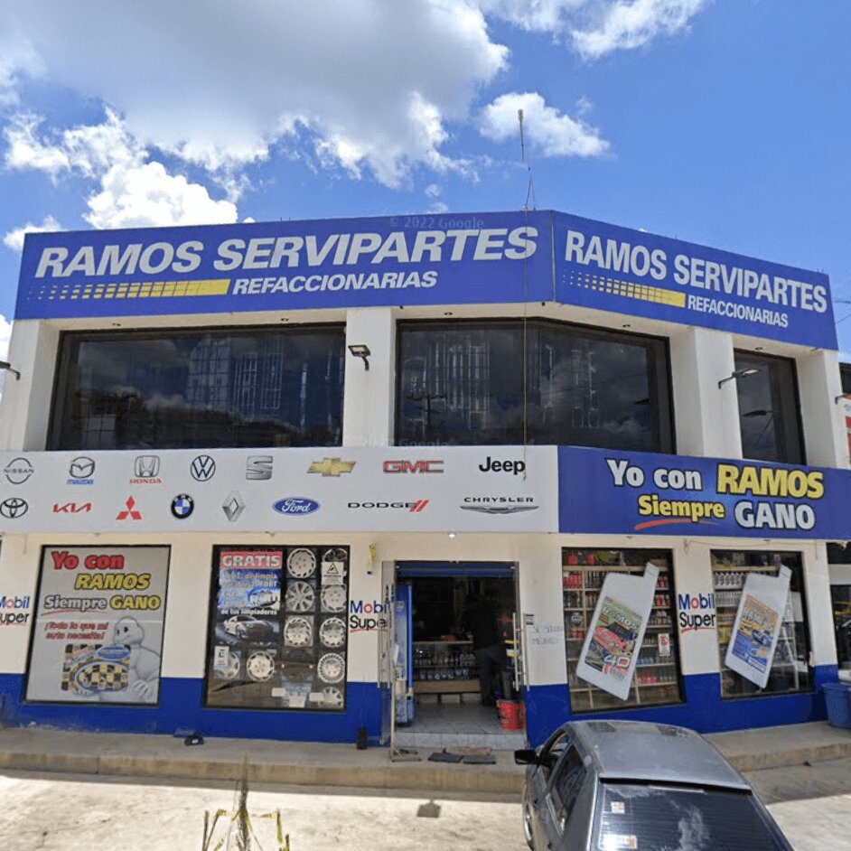 Jant ve lastikçiler Ramos Servipartes Alcantarillas, Queretaro Eyaleti, foto