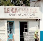 Le cacharel salon de coiffure (Brazzaville, Commune de Ouenzé, Avenue de la Tsiémé), postiş  Brazzaville'den