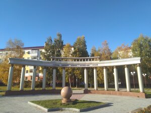 Колоннада (Khanty-Mansi Autonomous Area, Uray, alleya Slavy), turistik yerler  Uray'dan