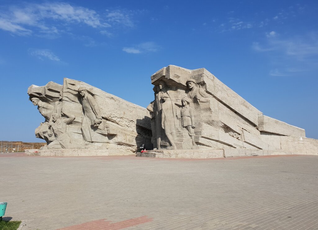 Seyir terası Смотровая площадка перед пилонами, Kerç, foto