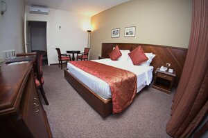 Madisson Hotel (Jounieh, Beirut Governorate, Beirute, Líbano, 0961), otel  Juniya'dan