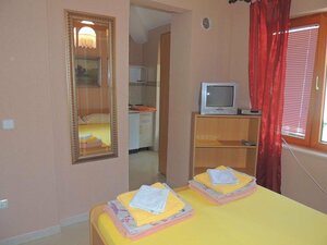 Rooms Villa Desa (Sremskog Fronta No:3, Bechichi), otel  Dünya'dan