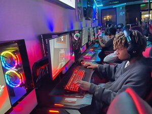 Contender eSports Hudson Valley (United States, Wappingers Falls, 1557 State Rte 9), eğlence merkezleri  New York Eyaleti'nden