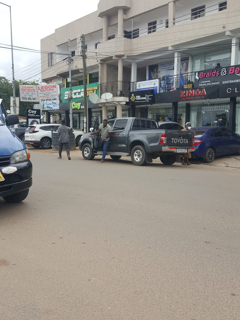 Moda evleri Solid collections, Akra, foto