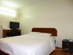 Hotel Merry (Jalan Ngee Heng No:12), otel