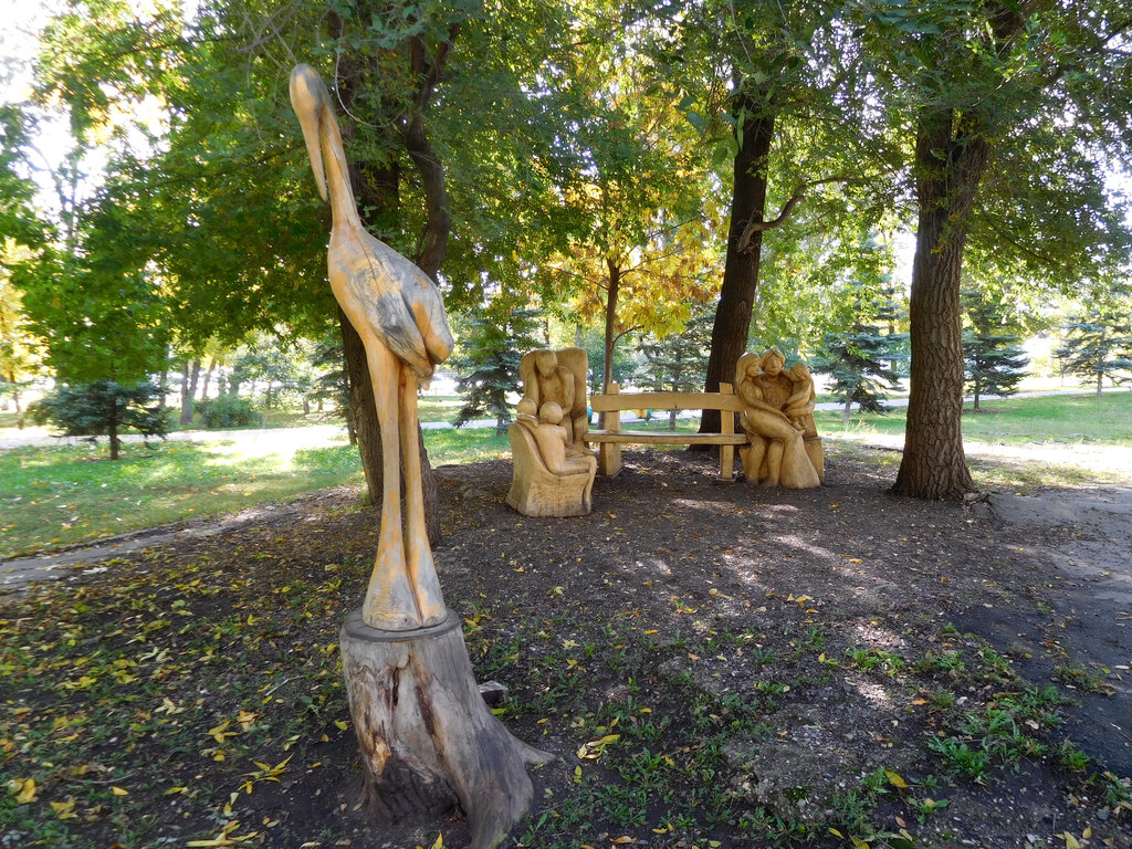 Park, sokak heykeli Аист, Samara, foto