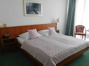 Hotel Am Park (Saxony, Vogtlandkreis, Reichenbach im Vogtland, Lengenfelder Straße, 3), otel  Reichenbach im Vogtland'dan