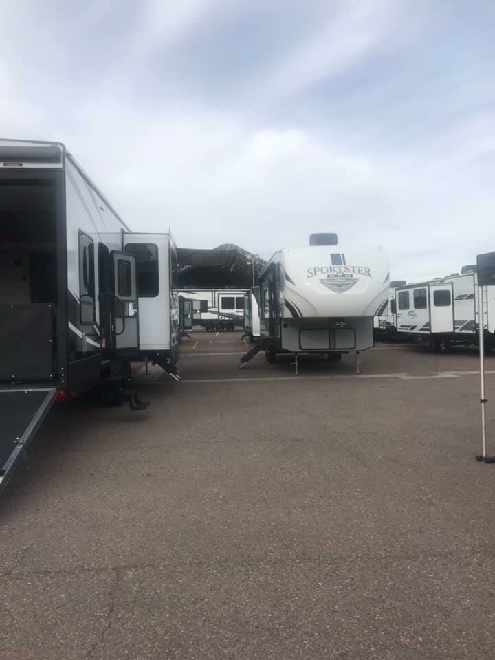 Araç römorkları Orangewood Rv Center, Arizona Eyaleti, foto