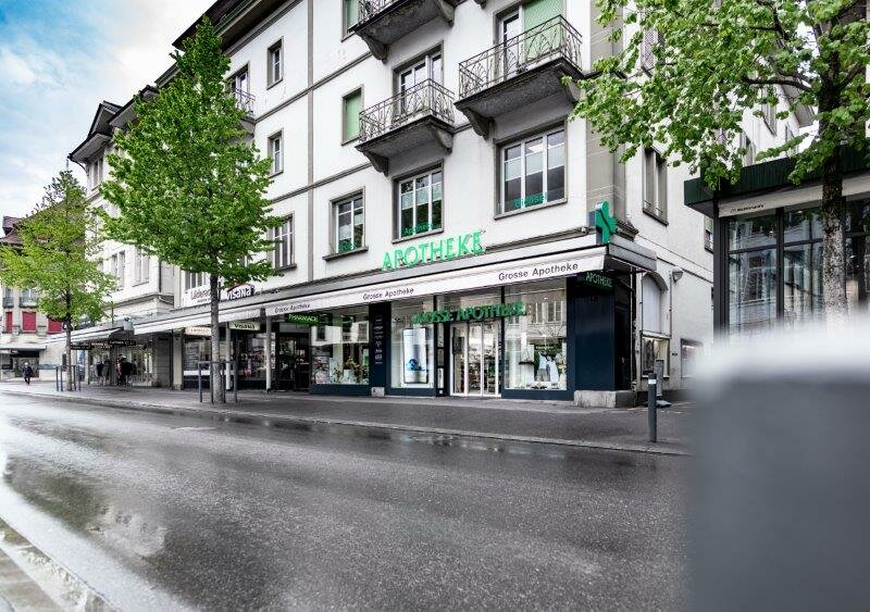 Kozmetik ve parfümeri mağazaları Grosse Apotheke Dr. G. Bichsel AG, Interlaken, foto