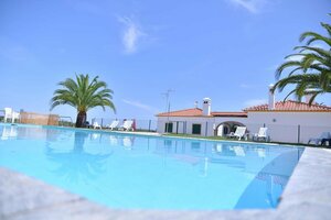 Break Holidays House (Monte de Torrejais,7860-156 Moura,), otel  Beja'dan