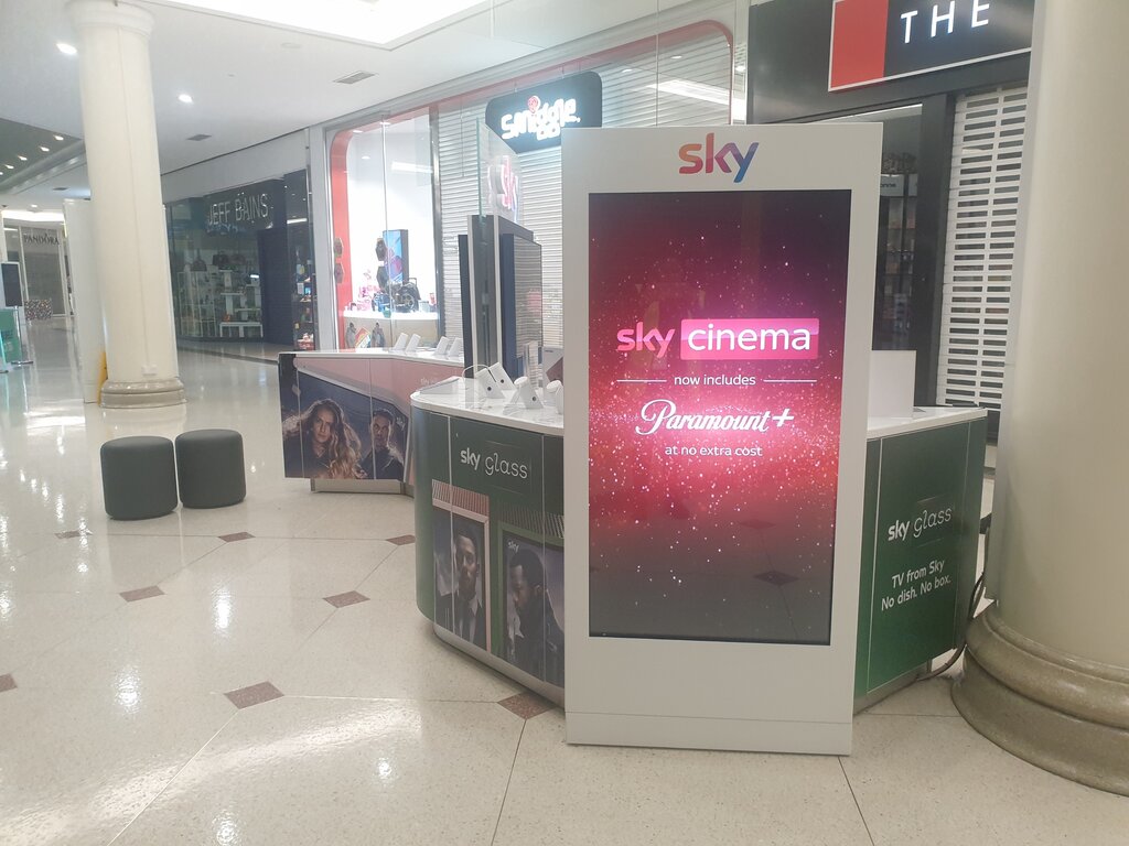 Cep telefonu ve aksesuarları satış mağazaları Sky, İngiltere, foto