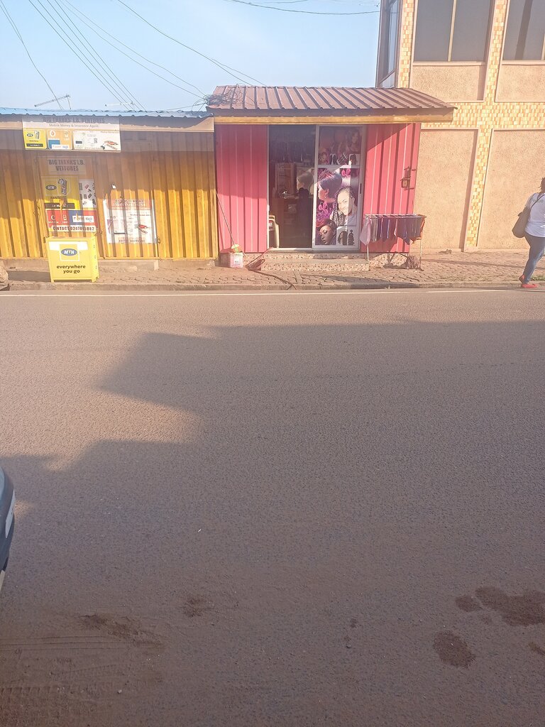 Emlak ofisi Big Thanks i. B Ventures, Akra, foto