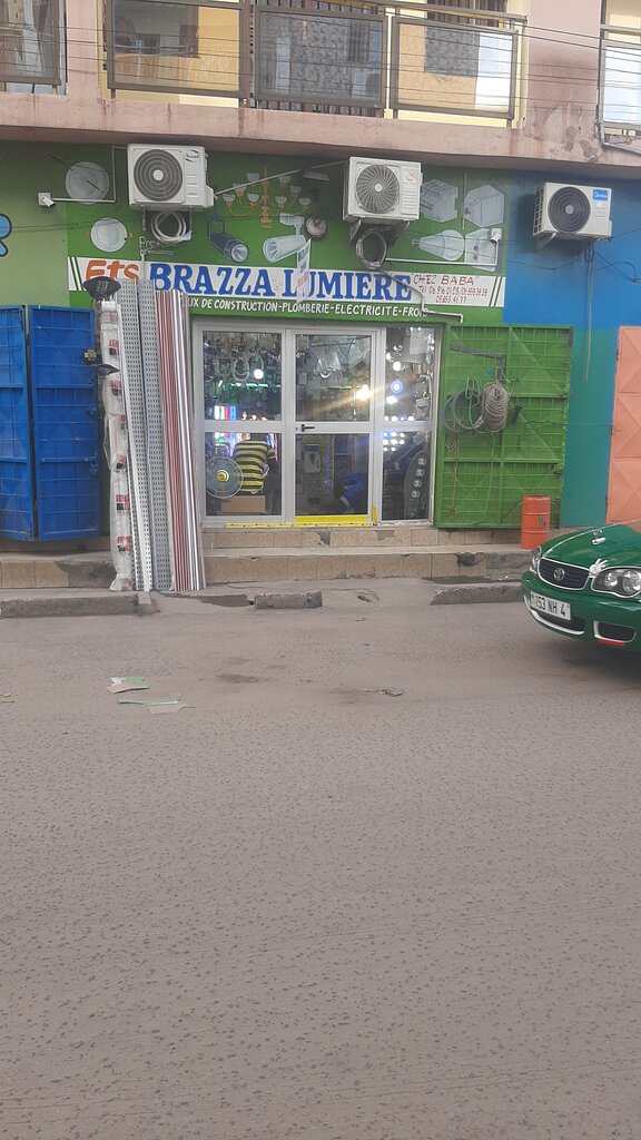 Lamba ve avize mağazaları Ets Brazza Lumière, Brazzaville, foto