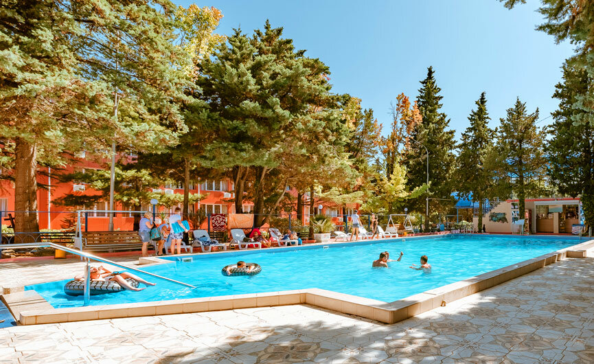 Yüzme havuzları Бассейн, Soçi, foto