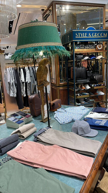 Giyim mağazası Ted Baker London, Dubai, foto