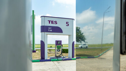 Benzin istasyonu Tes, Kırım Cumhuriyeti, foto